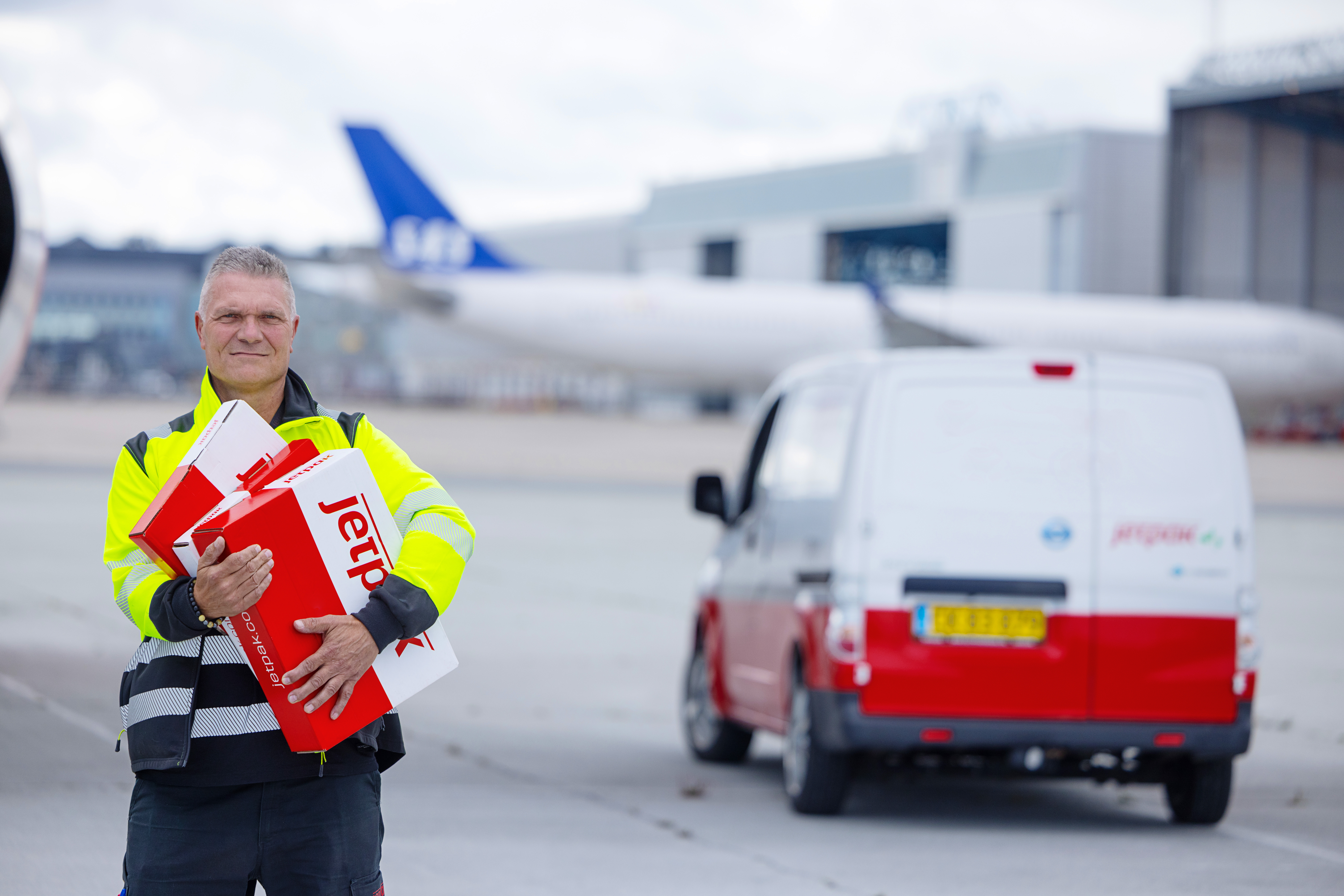 Courier service, delivery & logistics - shipping company | Jetpak®
