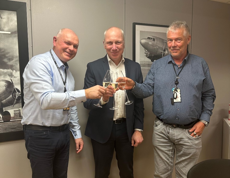 Send packages with express delivery | Jetpak®